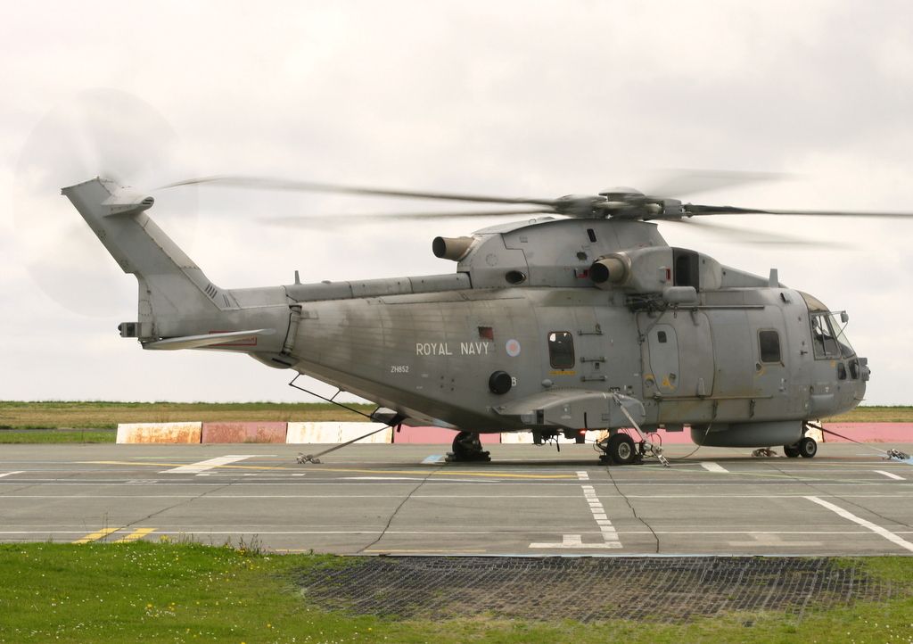 Culdrose 11/7/12 (15 pics) - FighterControl